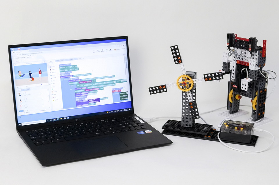 KT 인공지능 코딩블록에 IoT 키트 추가....AI 팩토리·비서로봇 등 실습 응용 능력 대폭 강화