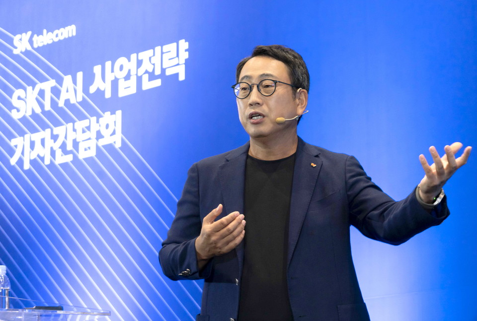 SKT, ‘글로벌 AI 컴퍼니’로... AI 인프라·AIX·AI 서비스 3대 영역으로 산업과 생활을 혁신하는 ‘AI 피라미드 전략’ 발표