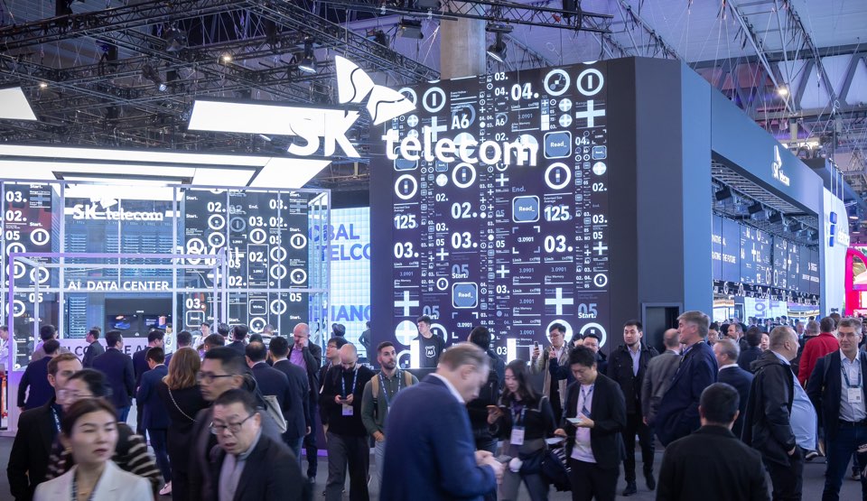 7만여명 SKT 전시관 찾아 ‘AI 삼매경’...AI 경쟁력 세계에 알렸다