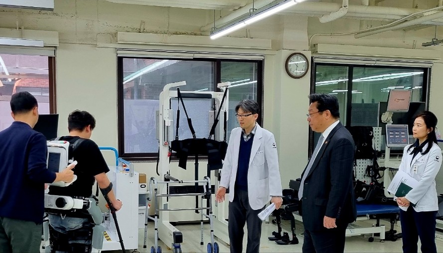 정부, AI돌봄로봇·디지털 의료기기 등 Age-Tech 5대 분야 집중육성 계획